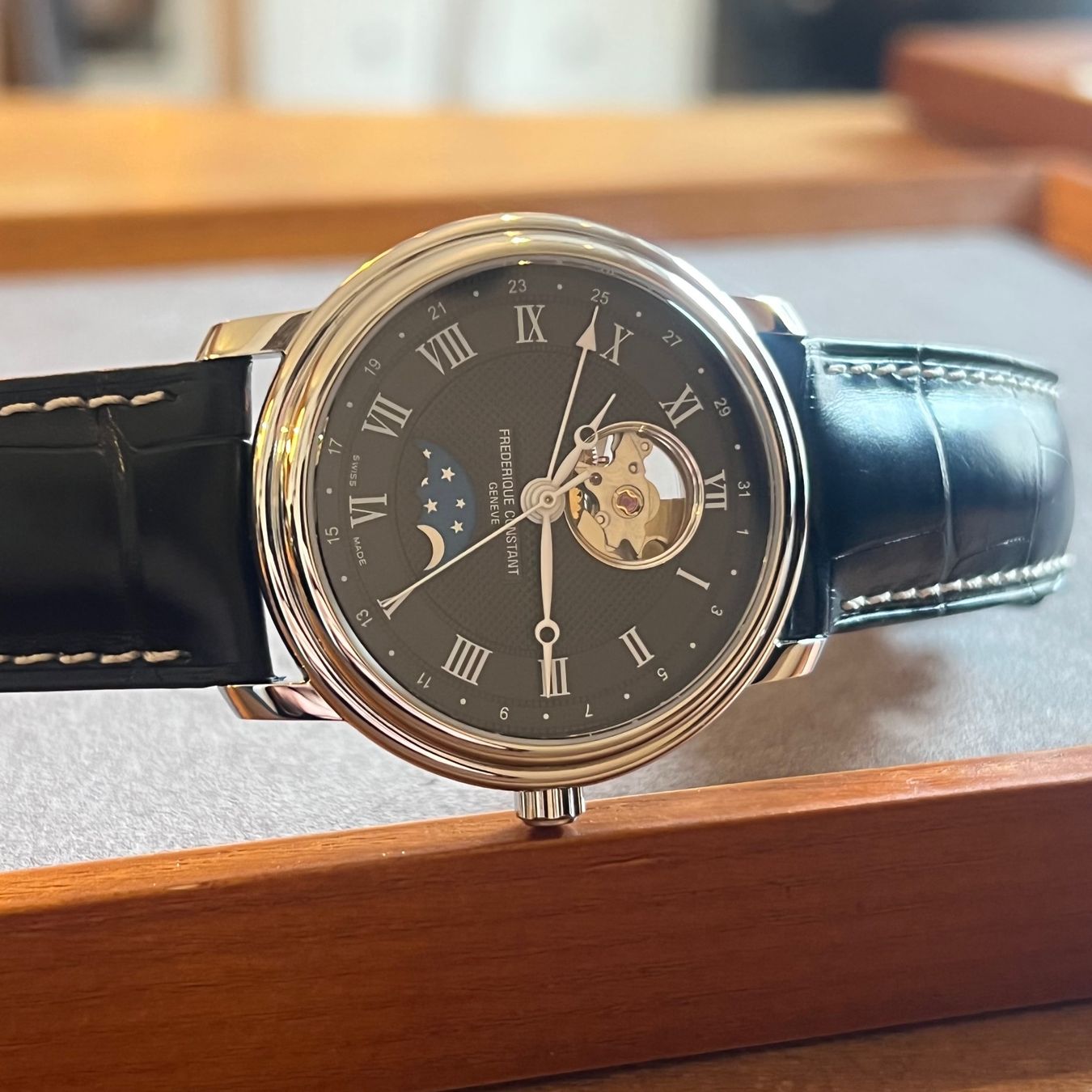 Frédérique Constant Heart Beat Moonphase FC-335MCNW4P26