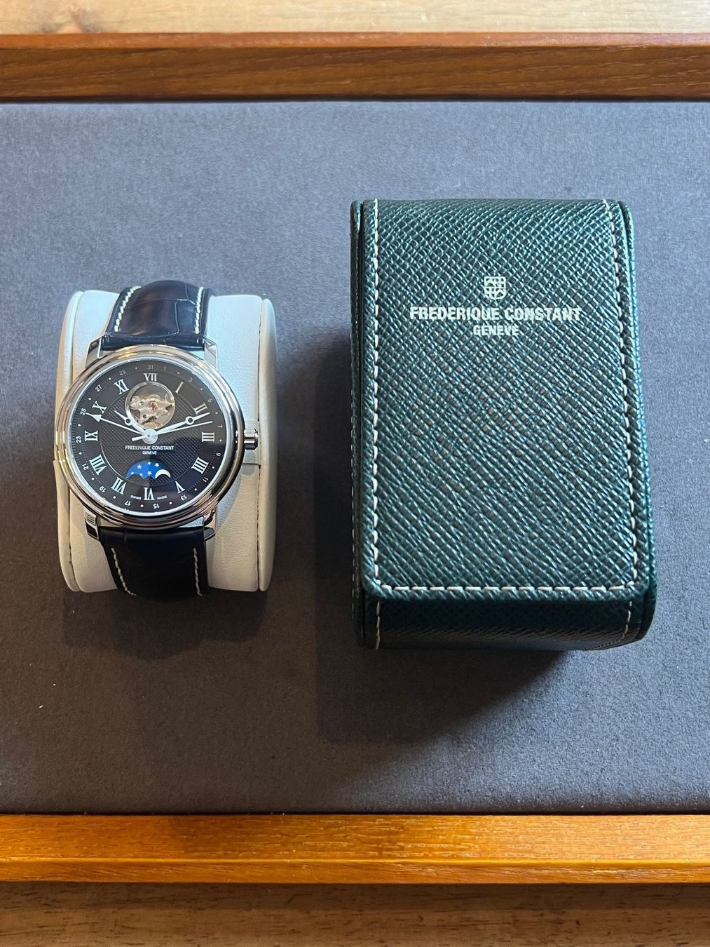 Frédérique Constant Heart Beat Moonphase FC-335MCNW4P26