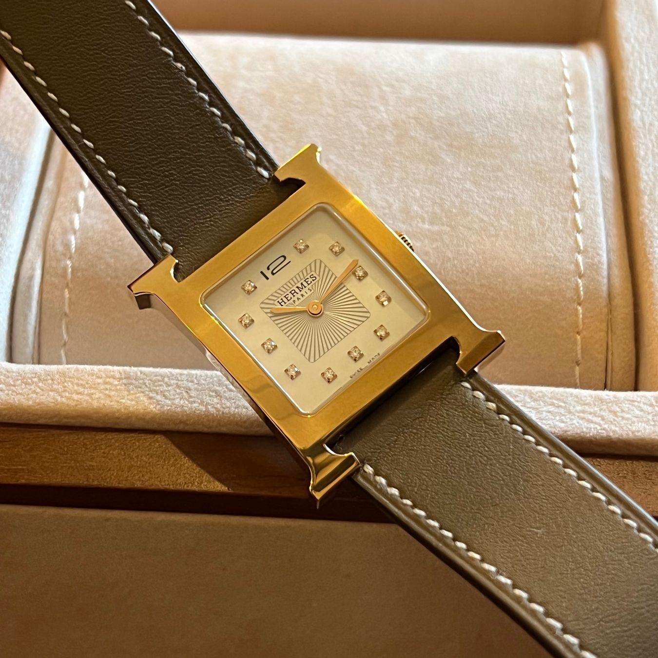 Hermès H Watch Shell & Diamonds Full Set 06-2022 HH1.502